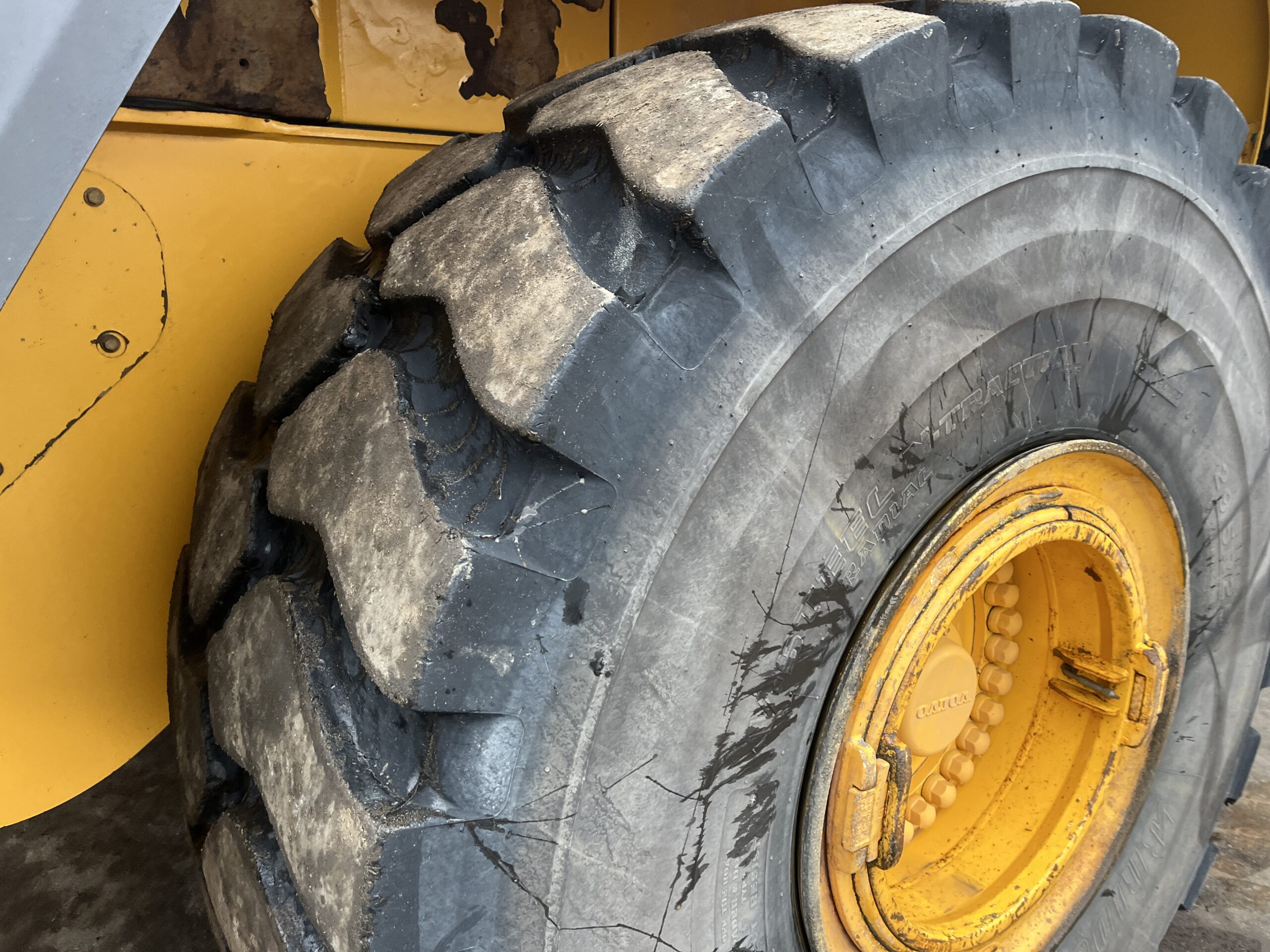 Volvo L250G – KFM Trading BV