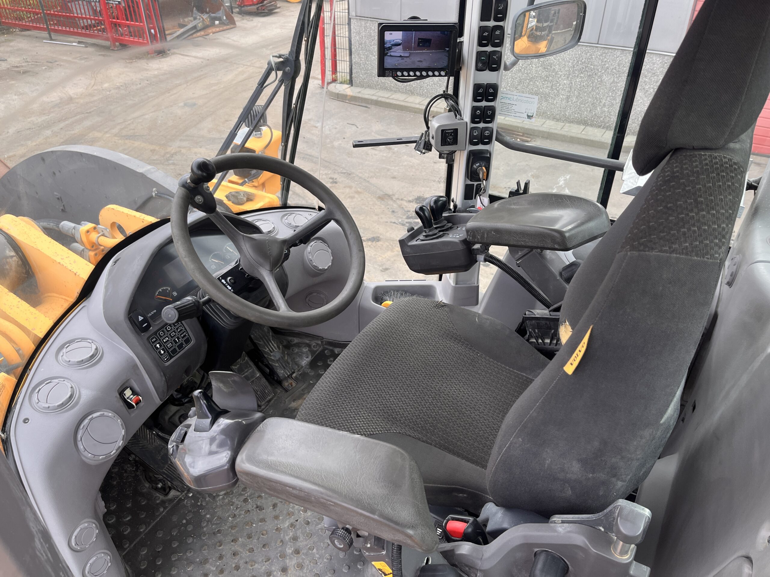 Volvo L250G – KFM Trading BV